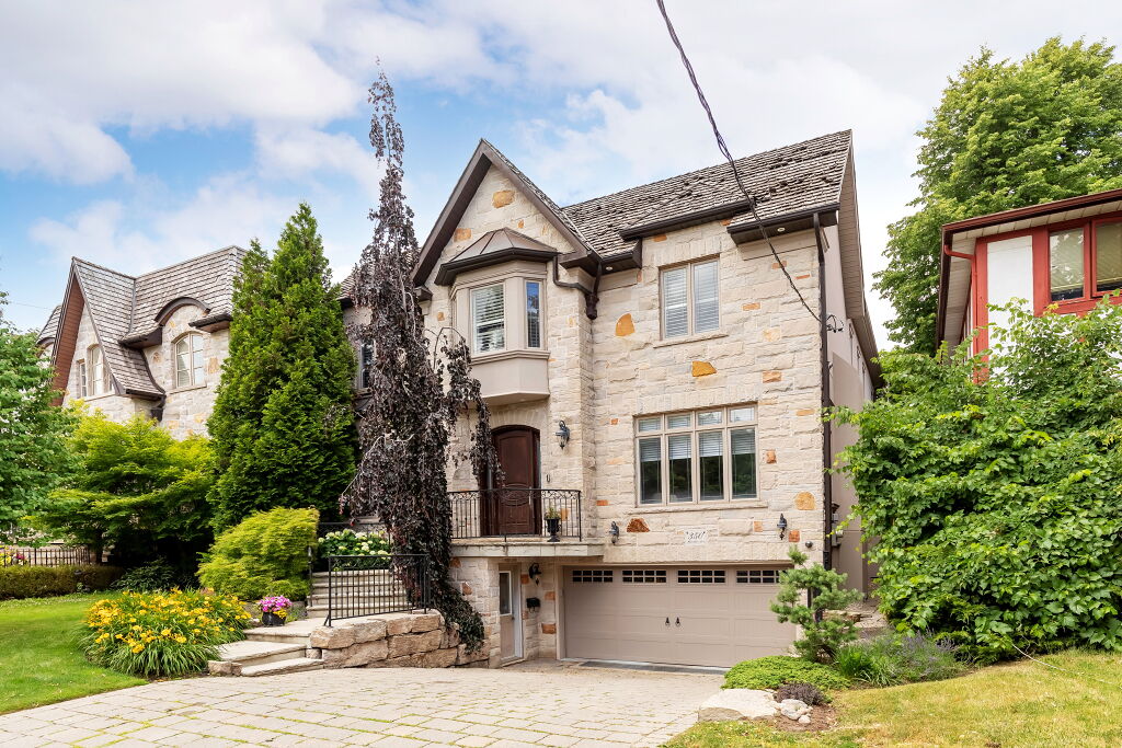 350 Brooke Avenue, Toronto, ON M5M 2L3